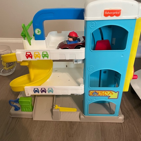 Fisher-Price | Toys | Fisherprice Little People Toddler Toy Helpful Neighbors Garage Playset ...